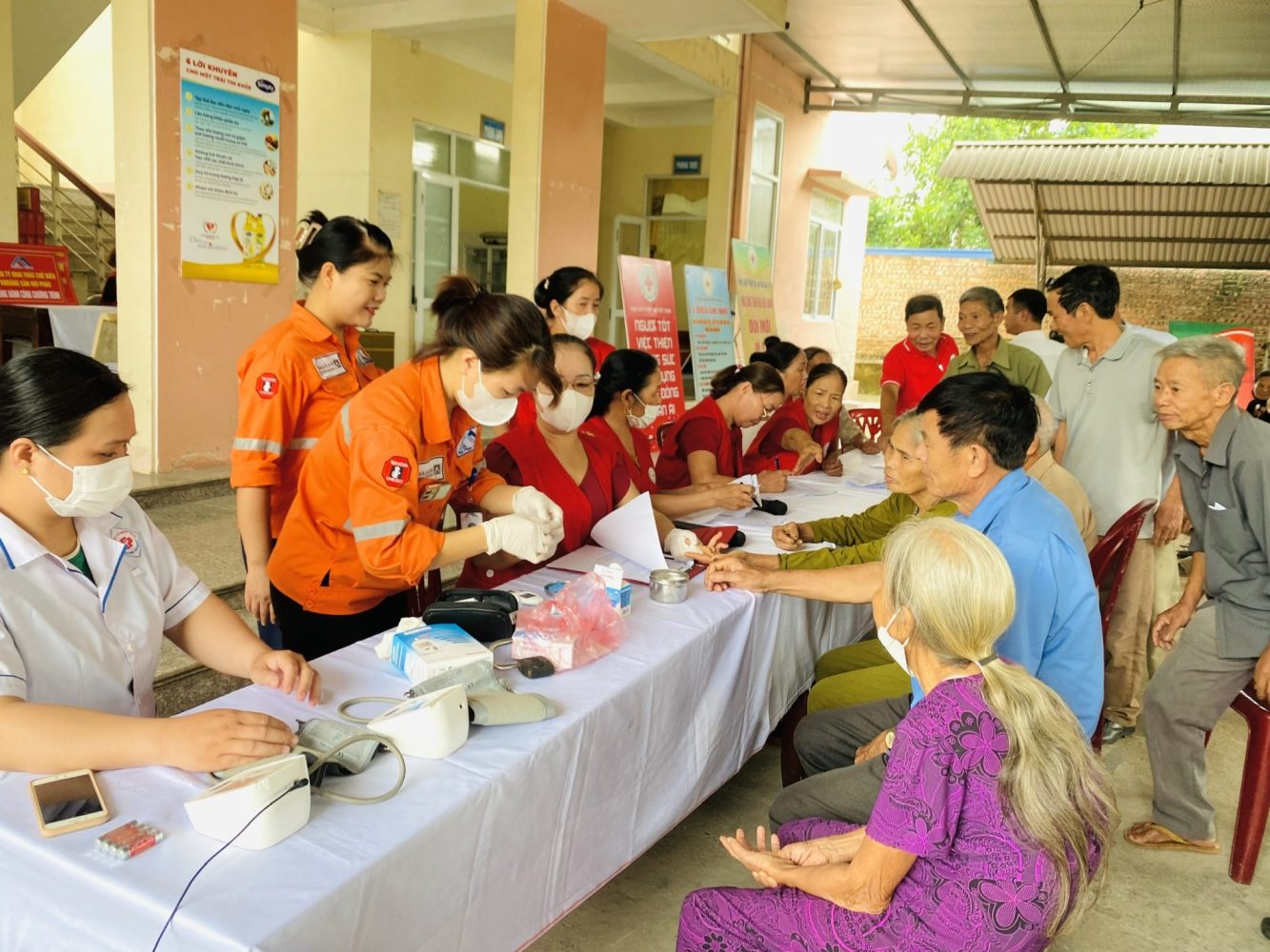 Nui Phao Mining continues the tradition of "Reciprocating Kindness and ...