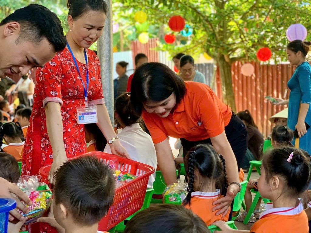 Nui Phao Mining awards scholarships and improves infrastructure for ...