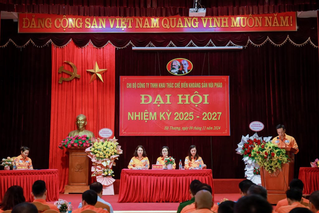 Nui Phao Mining Party Cell successfully organizes the 2025-2027 term ...