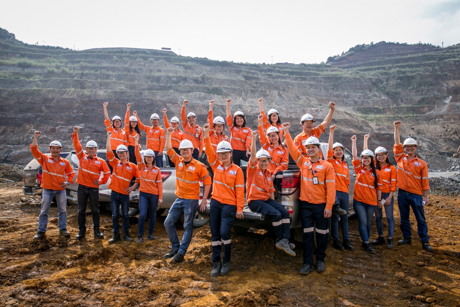 Nui Phao contributes to HUMG Scholarship Fund to nurture young mining ...