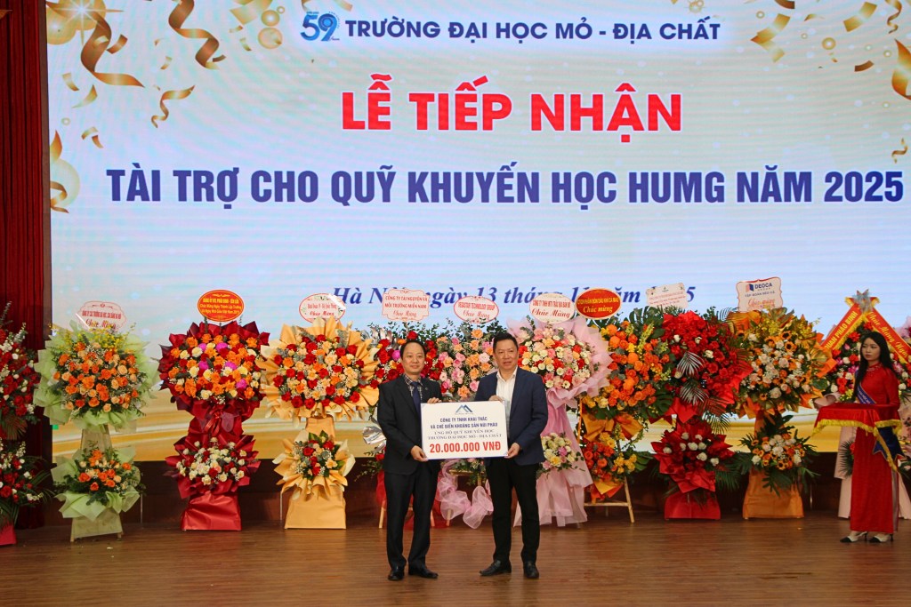 Nui Phao contributes to HUMG Scholarship Fund to nurture young mining ...
